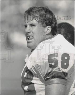 1988 Press Photo Buffalo Bills football player #59 Shane Conlan ...