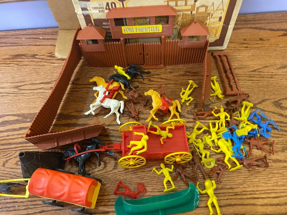 VINTAGE Western Frontier Town Playset Cowboys Horses Figure 87700 | eBay