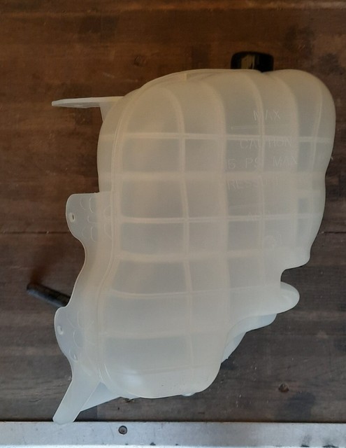 International Coolant Surge Tank OEM 2602872C91 2602872c92 for sale ...