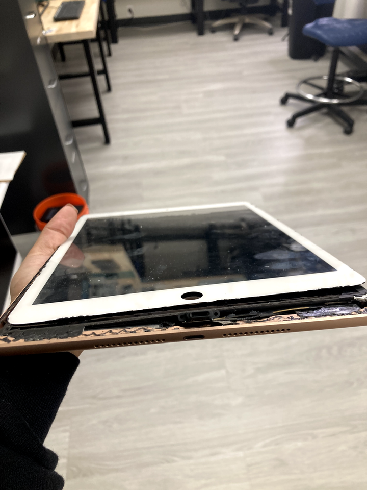 iPad 7th/8th/9th Gen Cracked Screen Repair Service (Glass/Digitizer ...