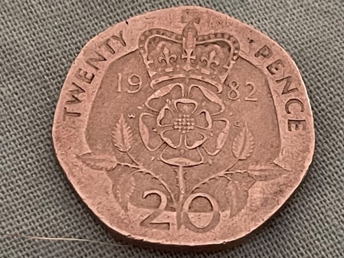 Rare UK 1982 20p Twenty Pence Coin - First Year Minted - Rare ...