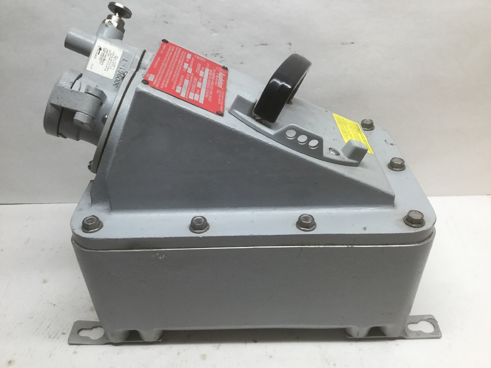 Appleton EBR3034EH30 EBR Receptacle W/Circuit Breaker 3 Phase 30 AMP ...