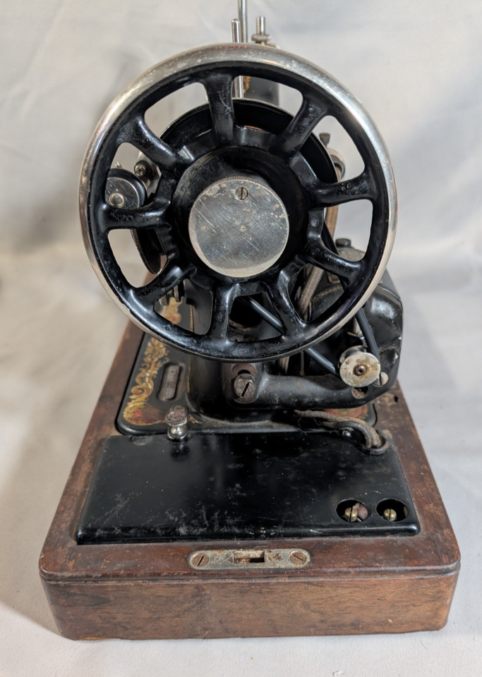 Antique 1926 Singer Sewing Machine 128 ' La Vencedora ' Knee lever ...