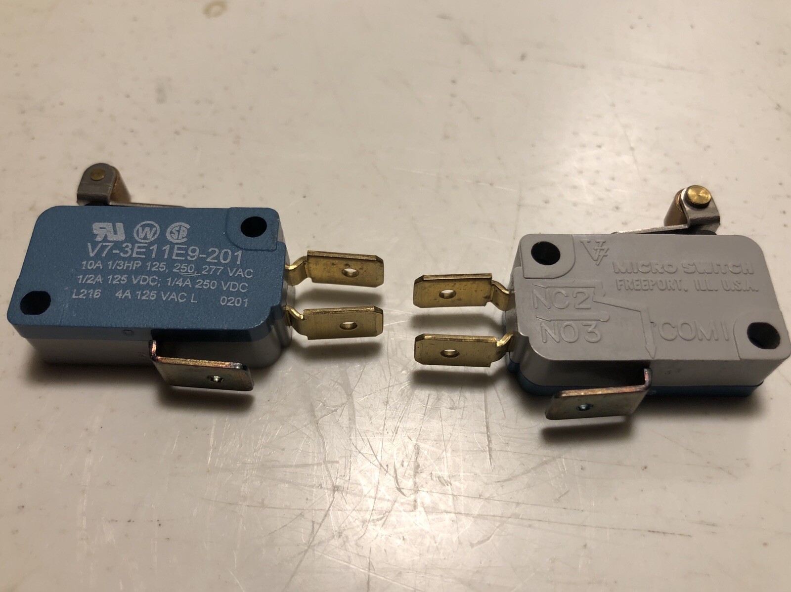 2- FREEPORT Roller Micro Switches V7-3E11E9-201 | eBay