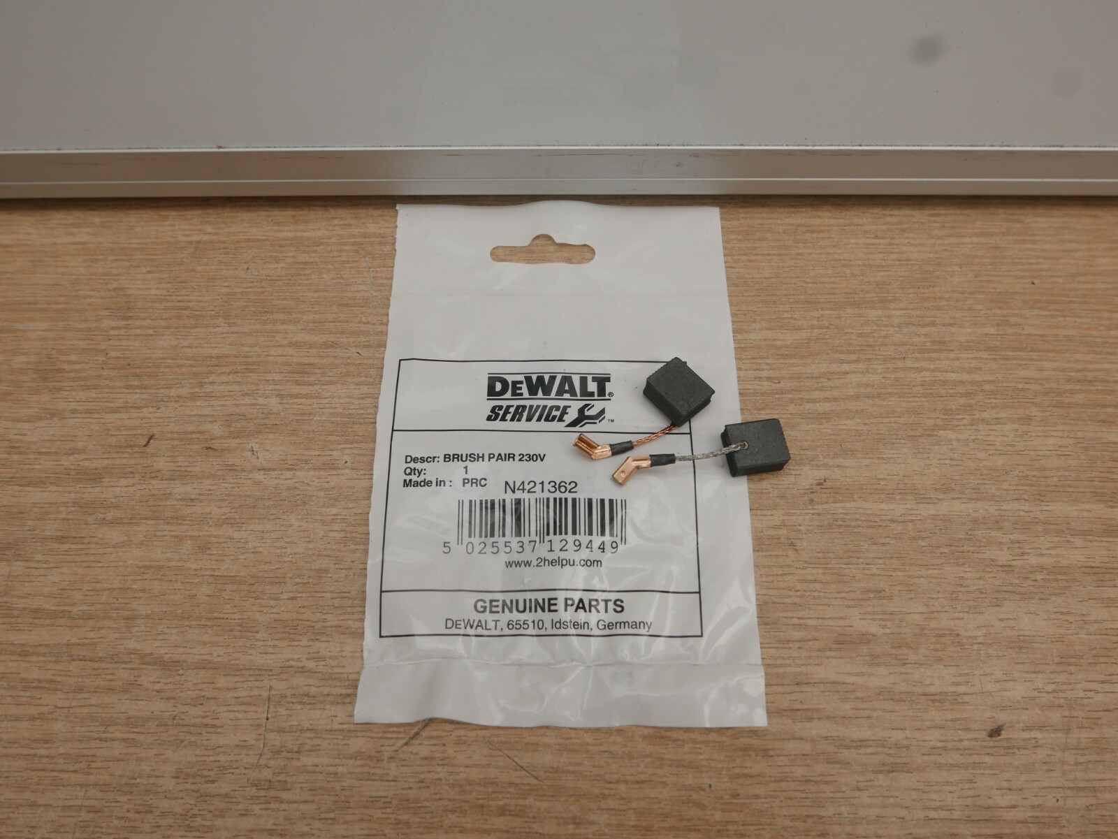 GENUINE DEWALT CARBON CUT OFF BRUSH SET 240V DWE4206 115MM ANGLE ...