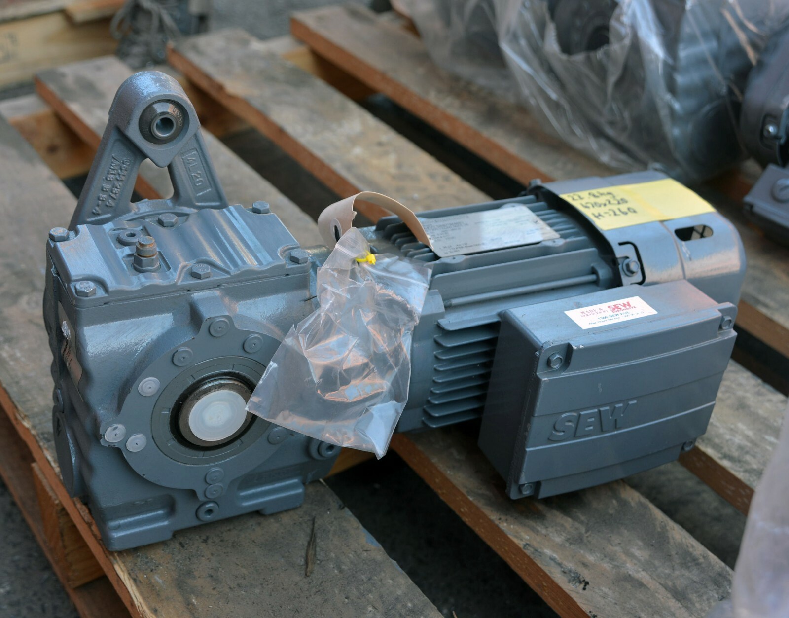 SEW Eurodrive 3~ electric motor SA47/T DRS71M4BE1 0.55kW 1360/36 38:1 ...