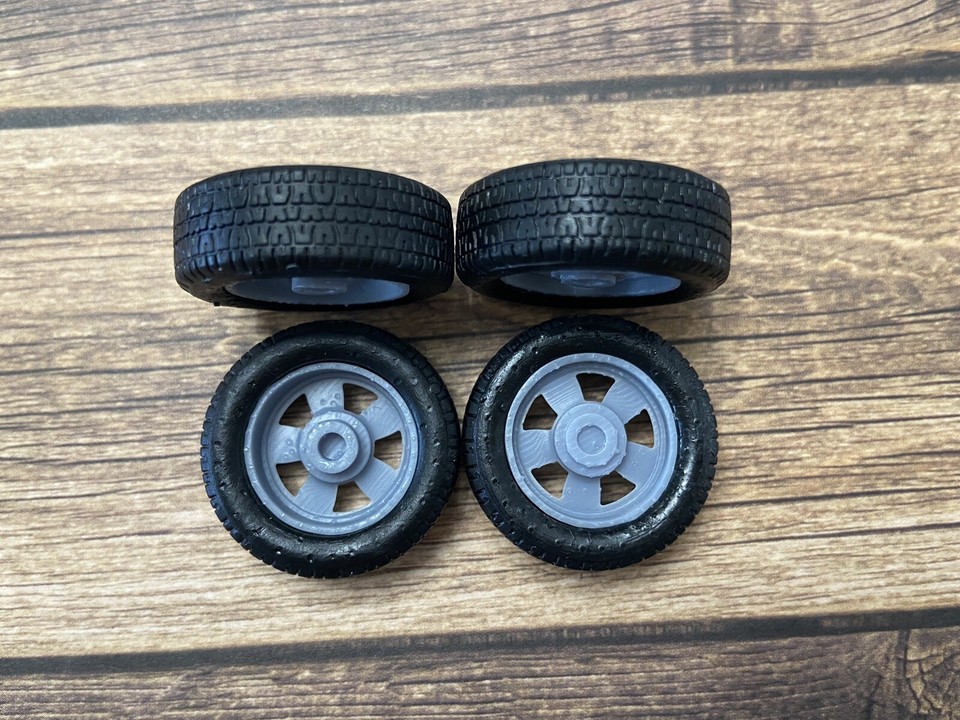 1/24 Scale: 17-inch Daisy W/offset model car wheels/tires. Resin; 1/25 ...
