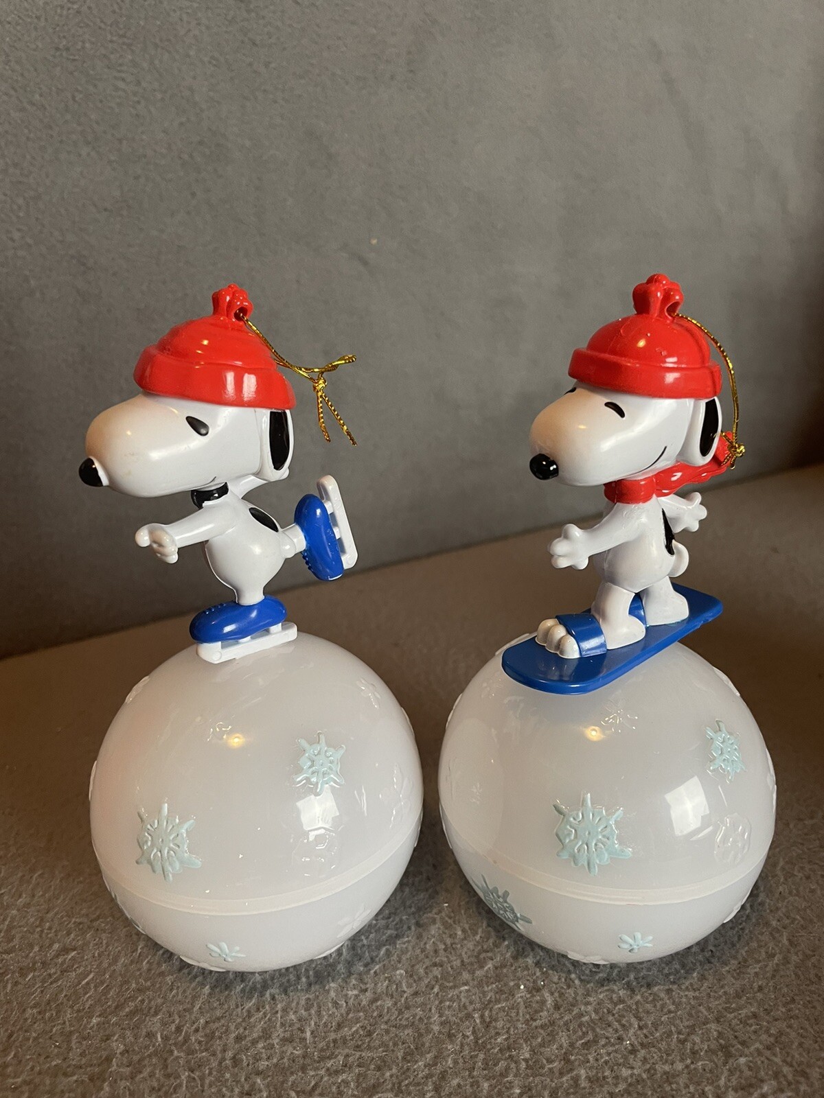 Set of 2- 2011 Peanuts Snoopy Skating On Snowball Christmas Ornaments ...