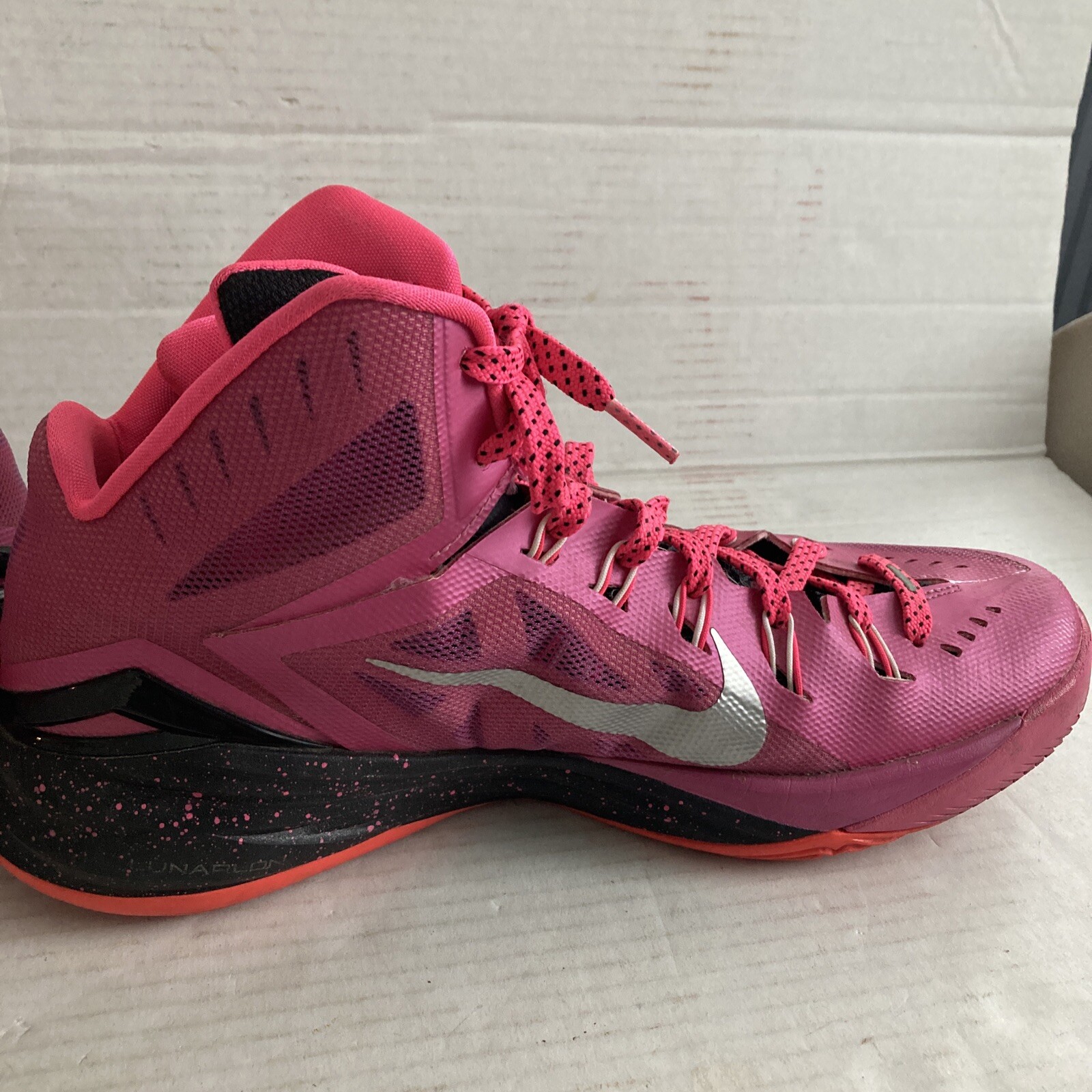 Hyperdunk 2022 Pink Fire