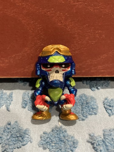 Treasure X Aliens Hunter Army Skull Action Figure Moose Toys Mini ...