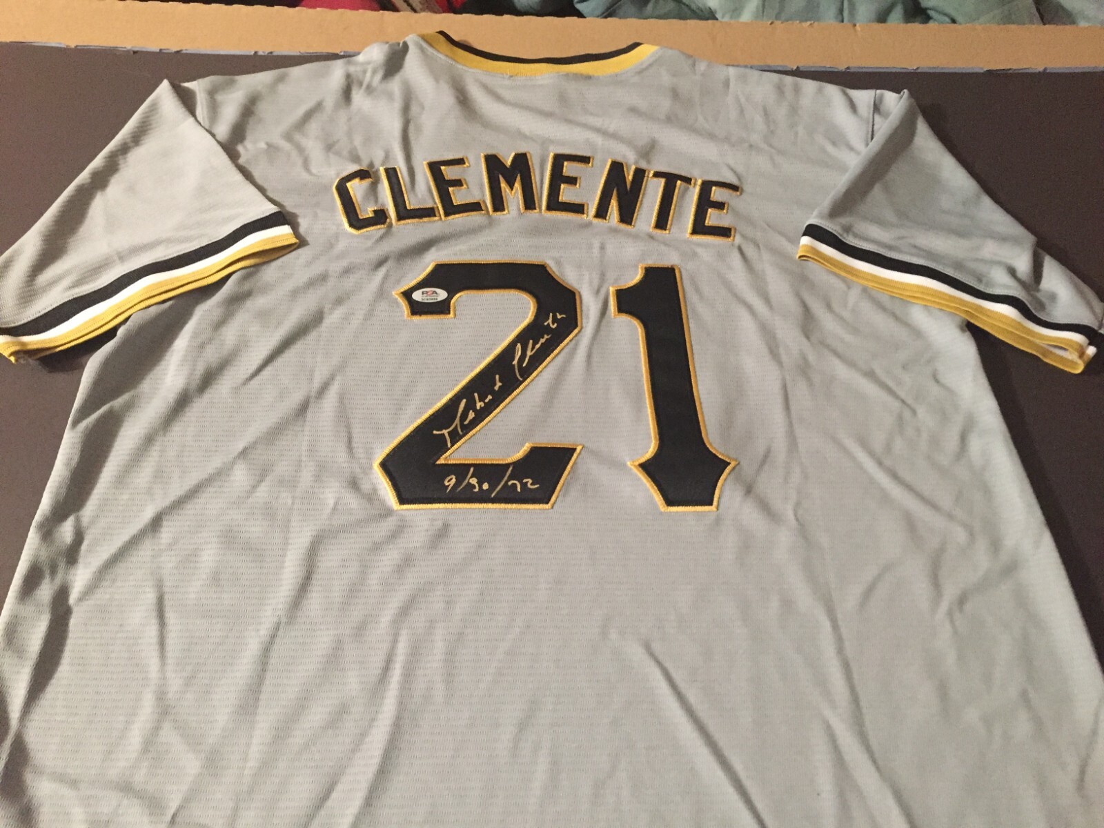 Roberto Clemente Autographed Memorabilia | Signed Photo, Jersey ...