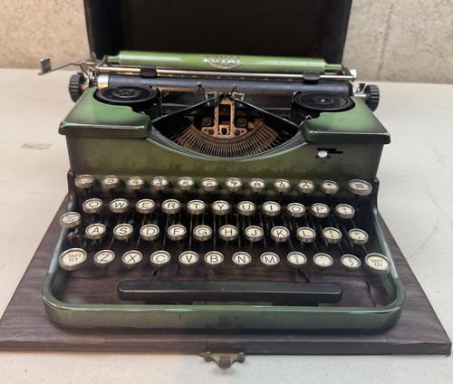 Vintage 1927 ROYAL MODEL P Portable Manual Typewriter Two Tone Green AS ...