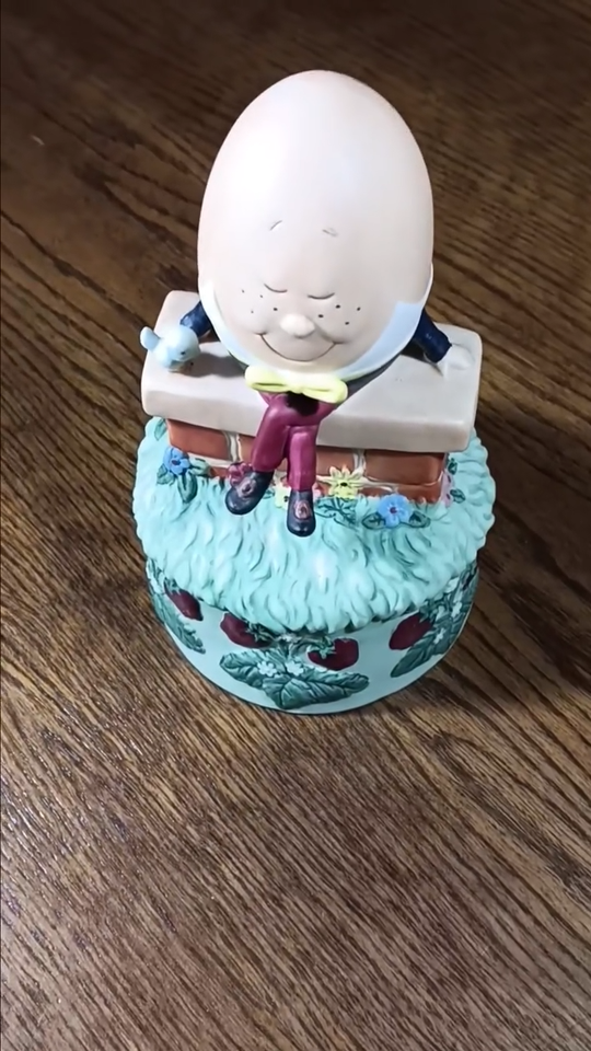 VTG "HUMPTY DUMPTY" MUSIC BOX Plays Humpty Dumpty Tune w/Original Kmart ...