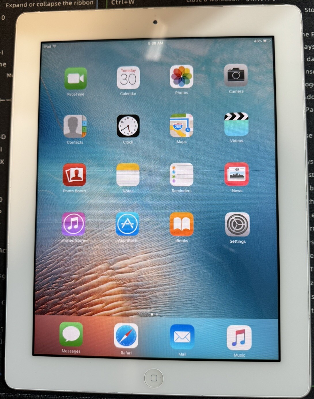 Apple iPad 2 A1395 16 GB Black WiFi, Black And White Available.