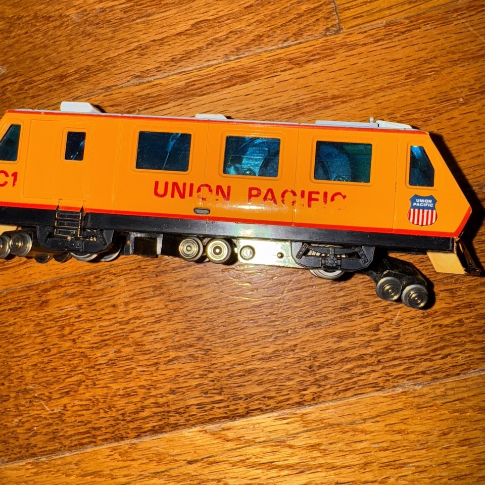 Bachmann HO Union Pacific EC1 Vintage Track Cleaning Locomotive Working ...