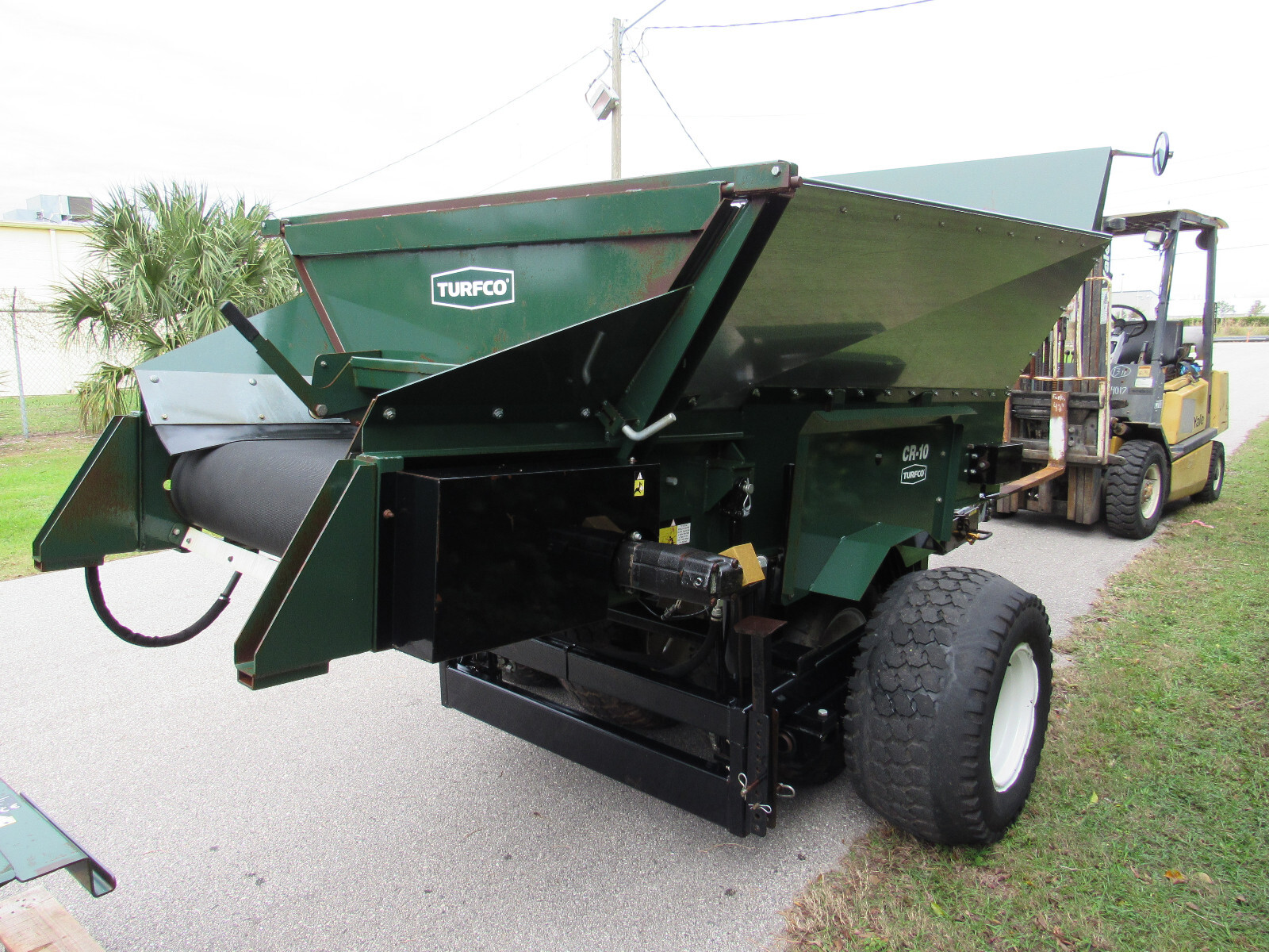 Turfco CR 10 Top Dresser Material Handler Sand Spreader Model # 85540 ...