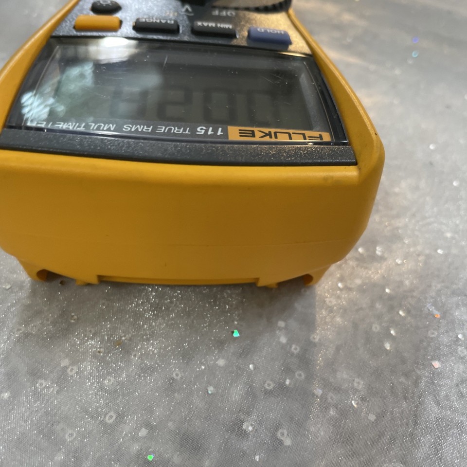 Fluke 115 True RMS Digital Multimeter w/ Carry Case & Leads & Manual ...