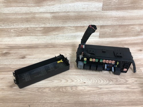 DODGE CHALLENGER CHARGER 300 OEM REAR TRUNK FUSE BOX RELAY BLOCK 2005 ...