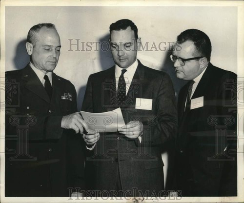 1962 Press Photo New York-Colonel Wayne E. Thurman; John Mulroy; Thomas ...