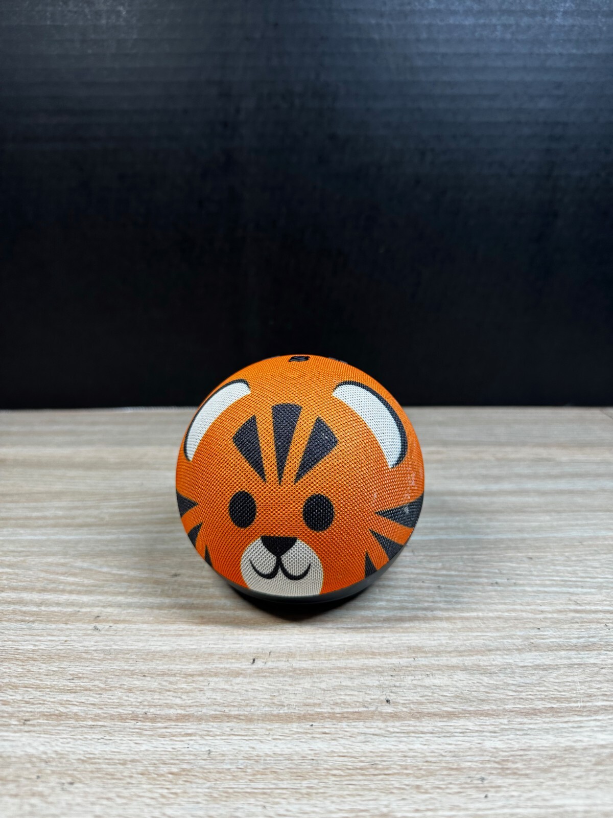 Amazon B7W64E Echo Dot Tiger Shell