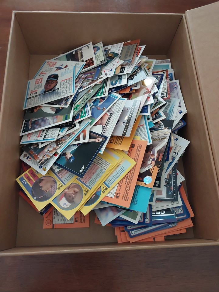 Huge 2 Lbs card lot 300-500 Baseball Cards Topps Fleer Others Estates ...