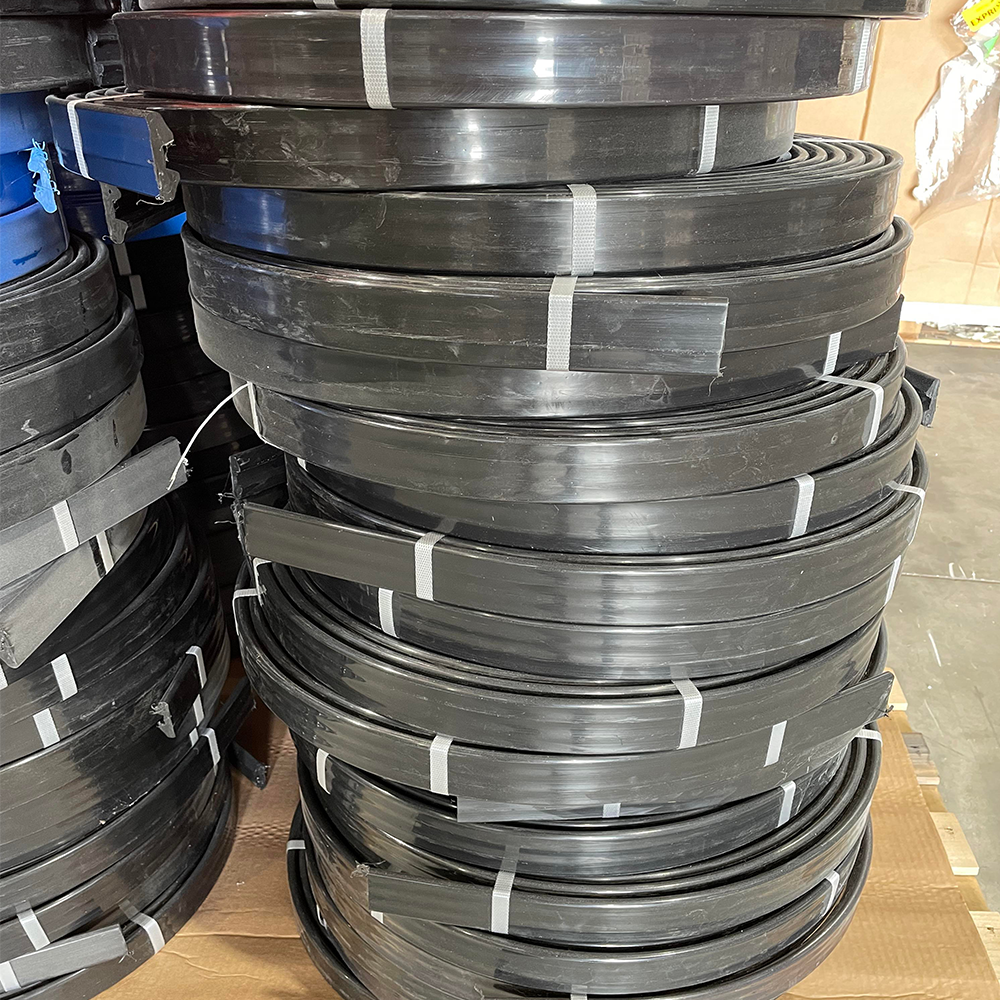Boat Trailer Skids 9 Mtr Grooved Plastic Roll. Black Poly Nylon Slides ...