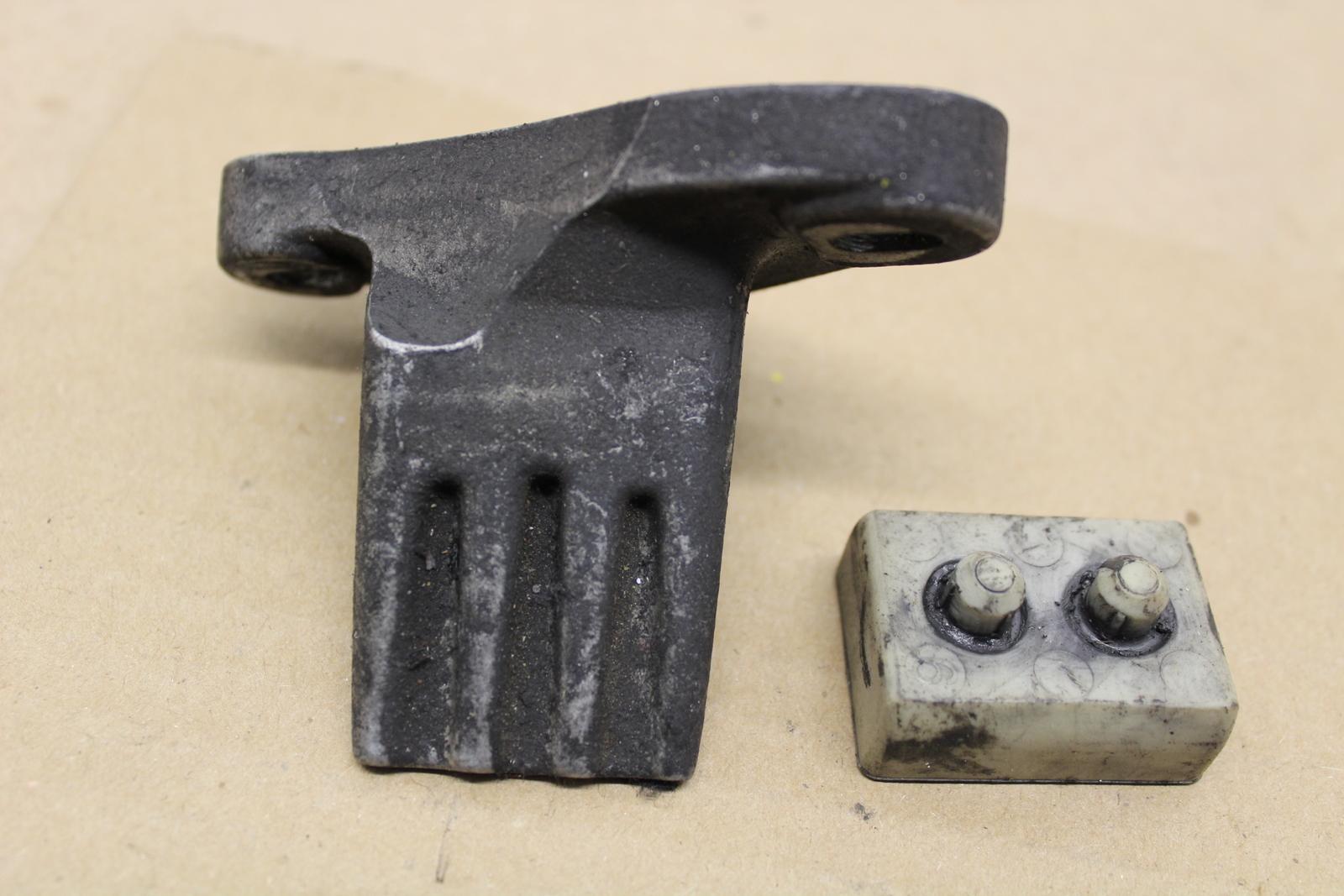 15 SKI-DOO SUMMIT X 800R ENGINE STOPPER AND SUPPORT 512060576 512060766 ...