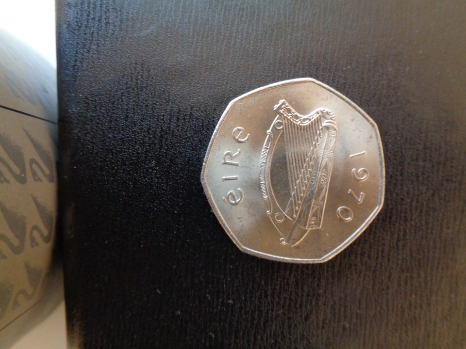 1970 Irish Ireland Eire Woodcock Celtic Harp 50p Coin (UNC) in capsule ...