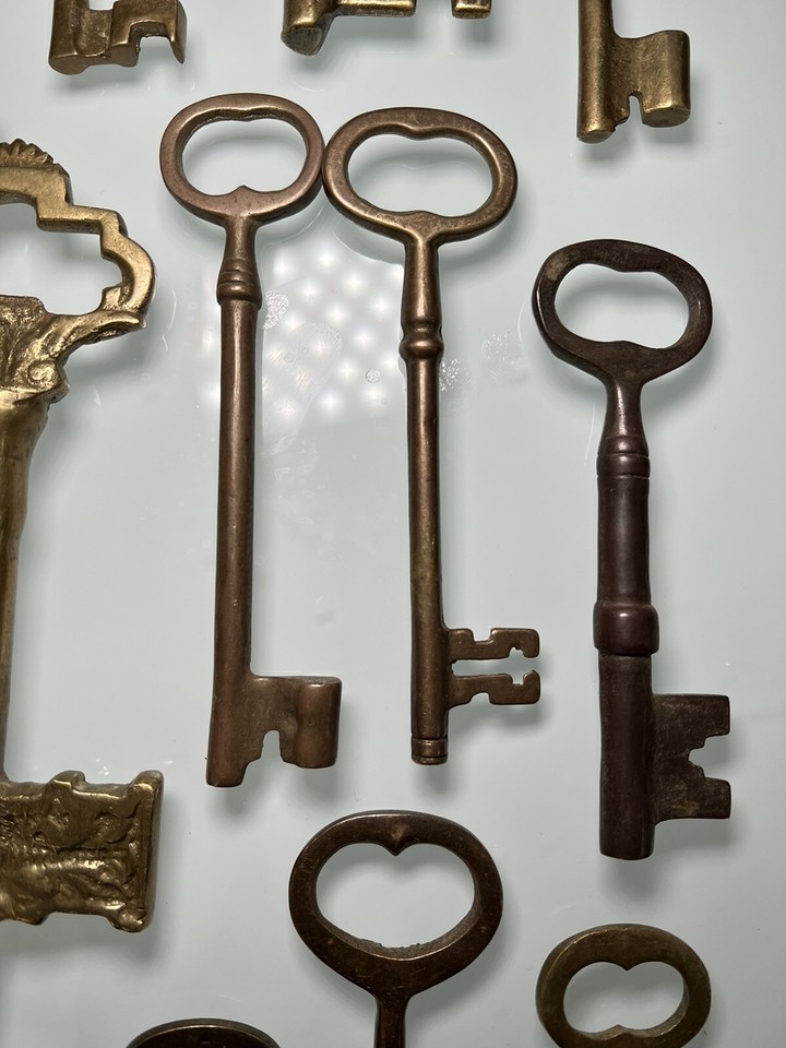 Lot Of 18 Antique Keys Brass Cast Iron Keys Skeleton Keys French Keys ...