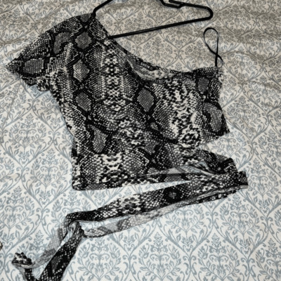 One shoulder snakeskin wrap top crop top size L | eBay