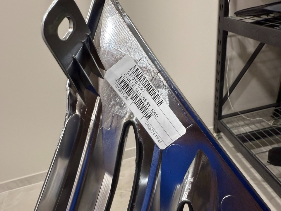 Brand New Genuine Toyota Avalon Grille 5310107060 with emblem badge | eBay