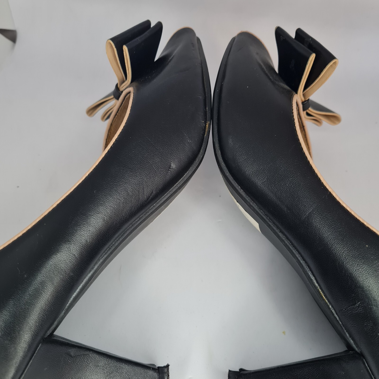 Black and beige heels open toe with a bow design marks as seen 3inch ...