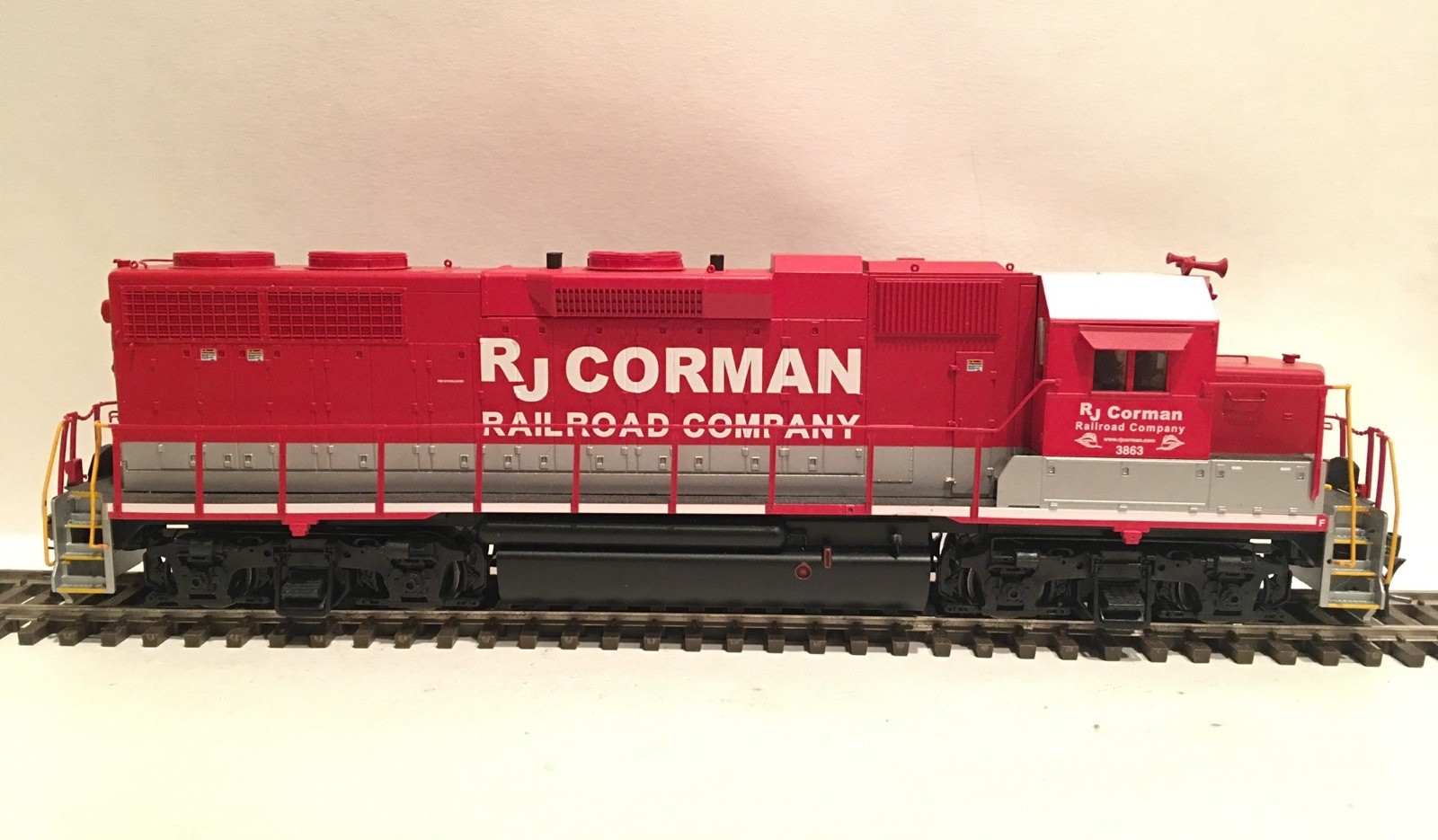 HO Atlas RJ Corman GP38 Powered Diesel Locomotive #3863 DCC | eBay