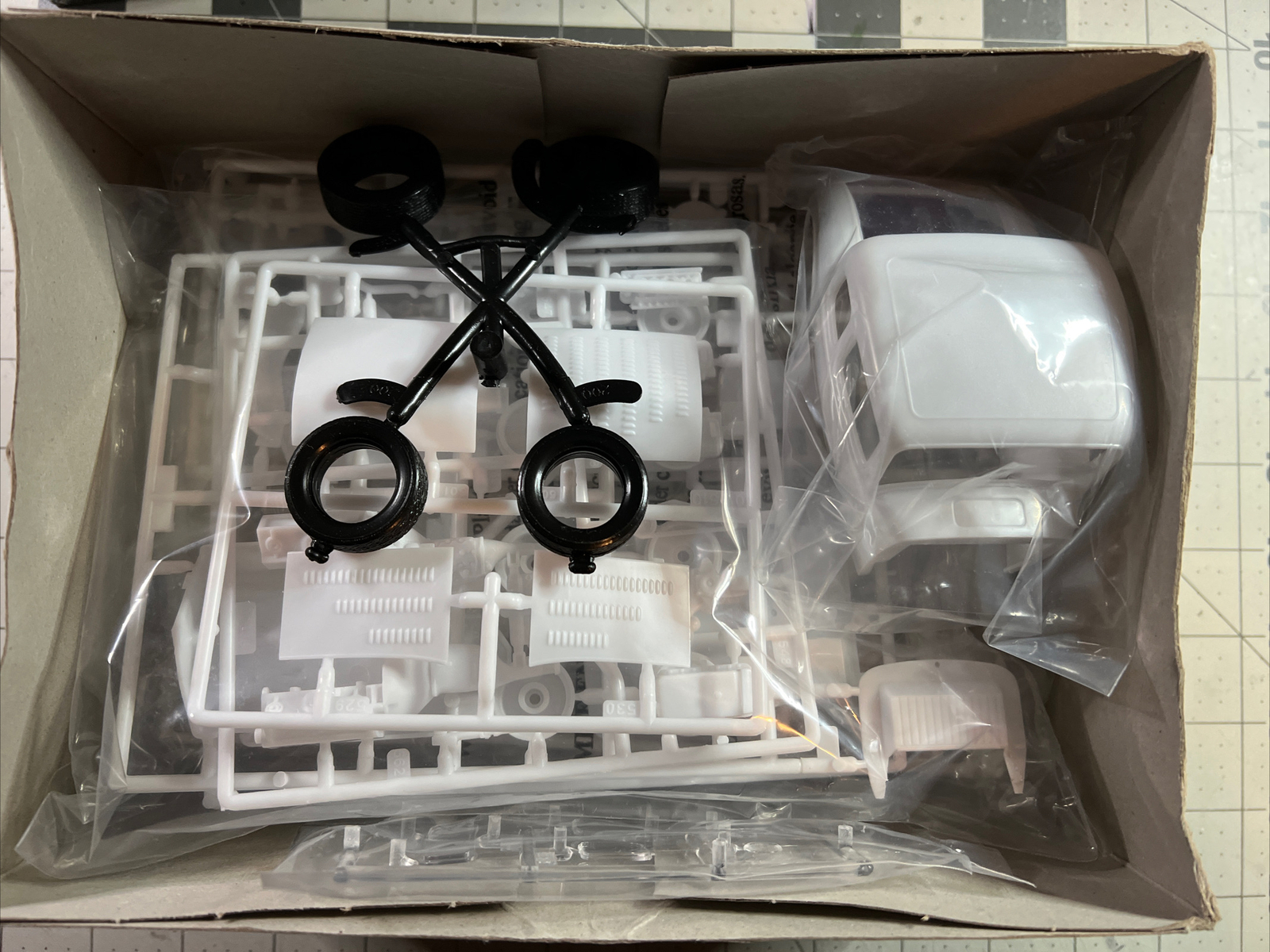 Revell 1932 Ford 5 Window Coupe 2in1 1:25 scale model car kit 4228 ...