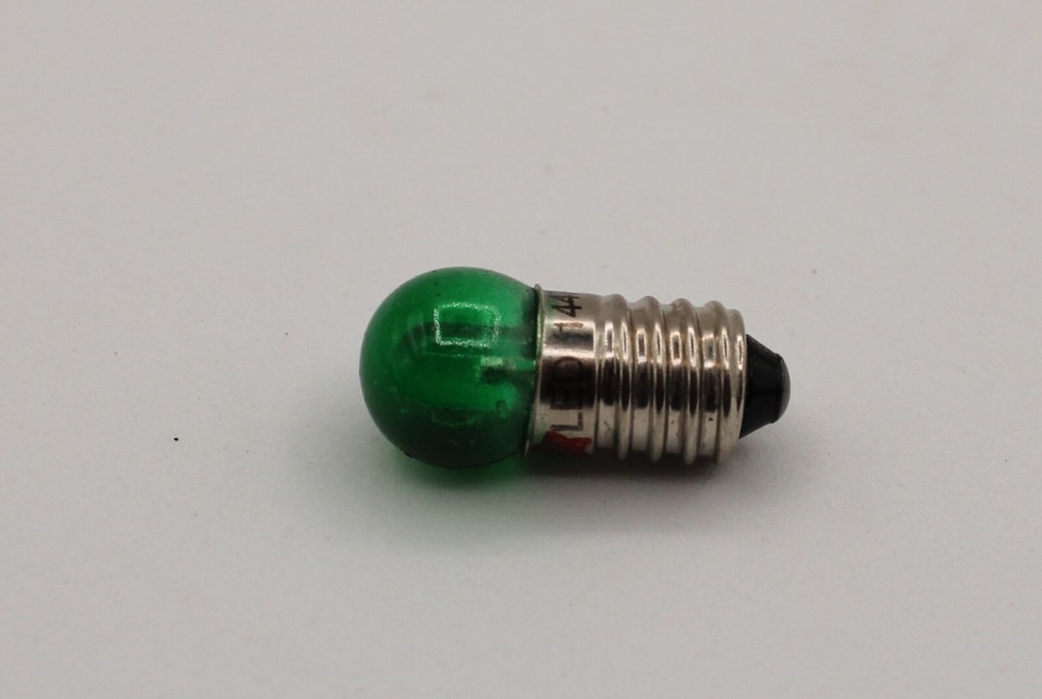 LIONEL 1447 LED GREEN BULB 18 VOLT SCREW BASE BULBS (2) BULBS | eBay