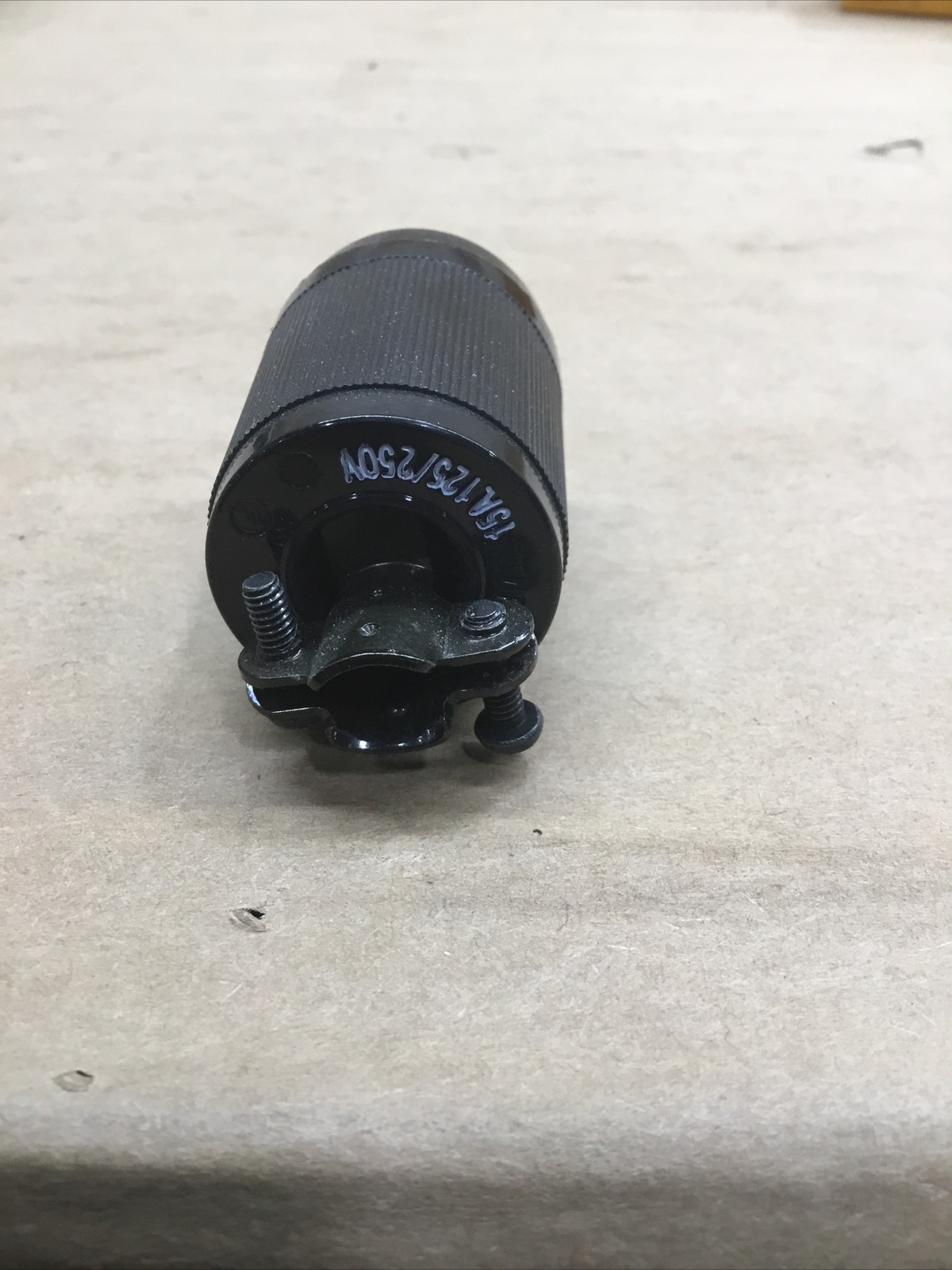 Hubbell HBL7485 15A 125/250VAC 3-Wire Non-Grounding Twist-Lock ...