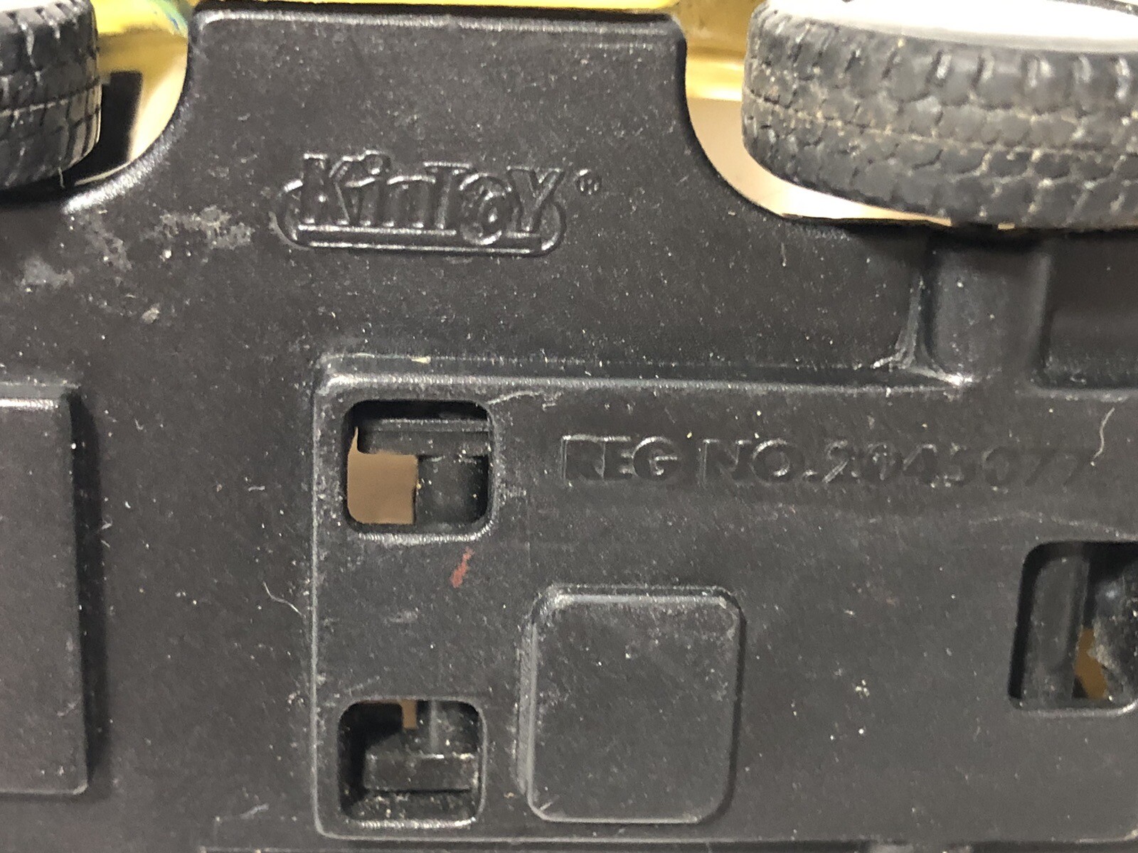 Kintoy Volkswagen VW Beetle Yellow Love Bug Car Motorized Pull Back ...