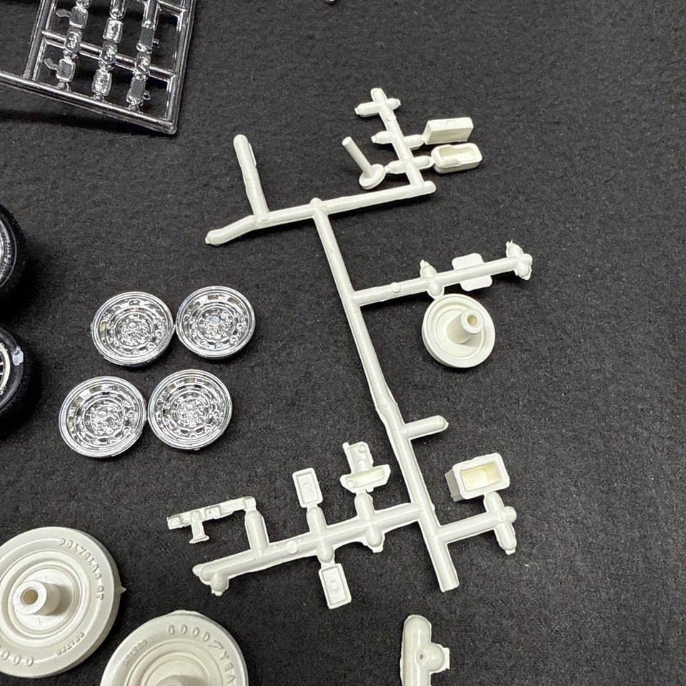 MPC Volare Road Runner Super Pak 1-0779 Model 1/25 Mopar Original ...