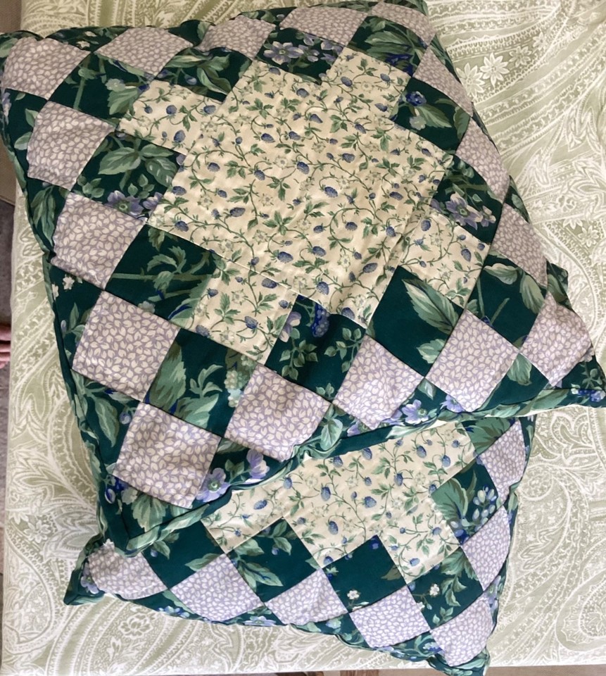Laura Ashley Bramble Berry Full quilt bedspread & 2 decorative pillows ...