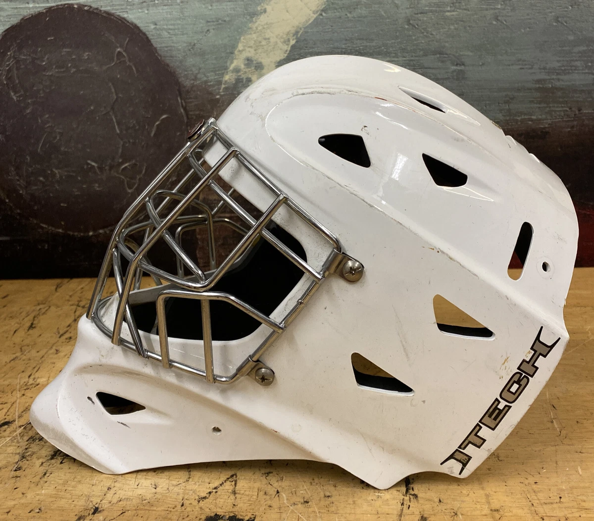 White Hockey Goalie Mask