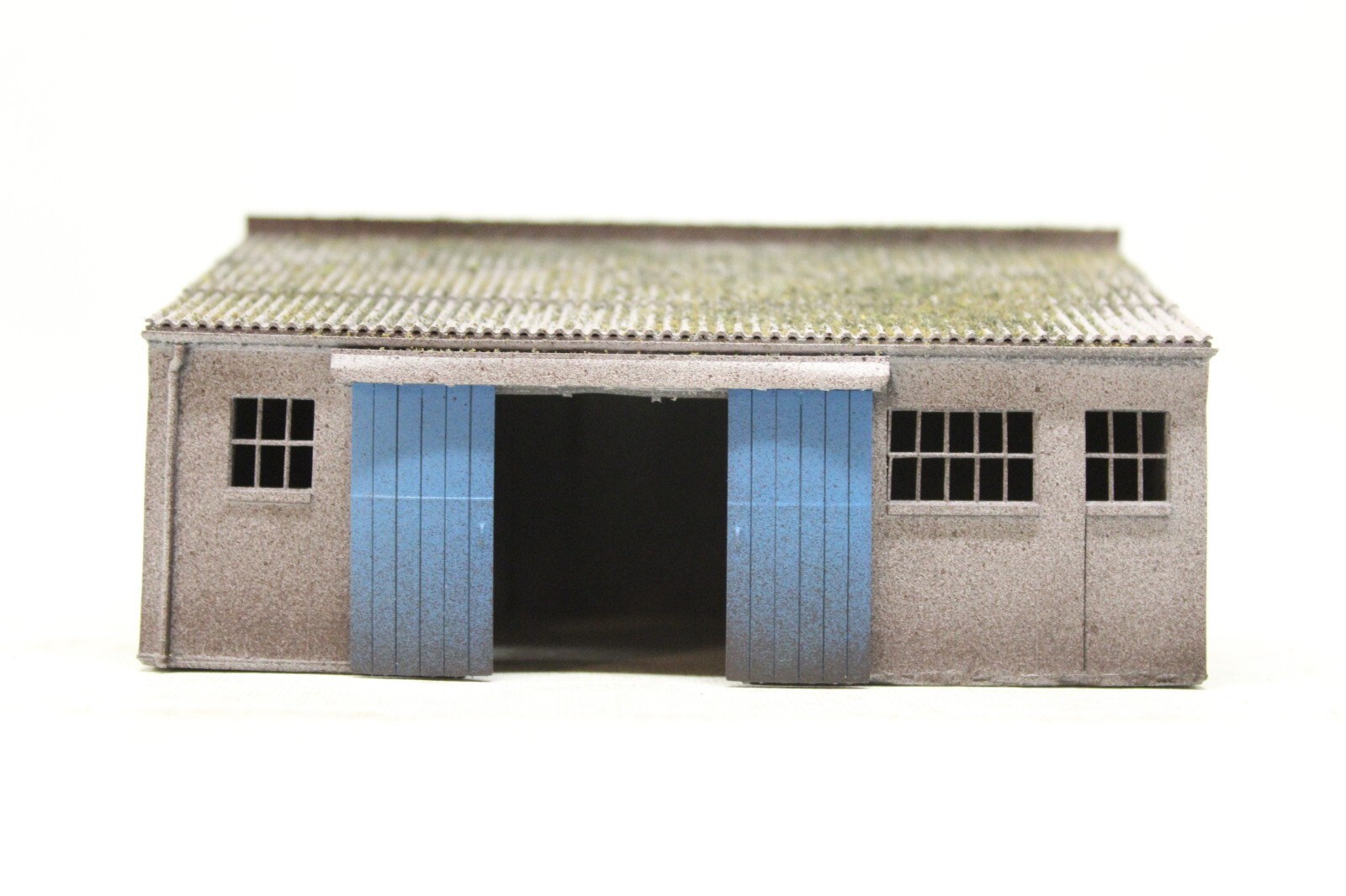 CONCRETE GARAGE WORKSHOP BUILDING MODEL - BLUE DOORS - WEATHERED - OO ...