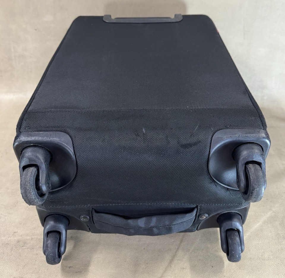 Victorinox Avolve 2.0 Black 22” Expandable Spinner Carry On Suitcase ...