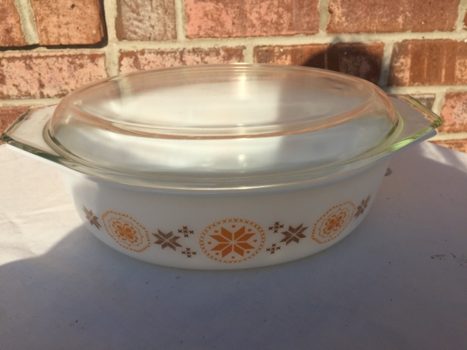 Pyrex Snowflake Oval 2 1/2 Qt. Casserole Ovenware With Lid. Pleasing ...