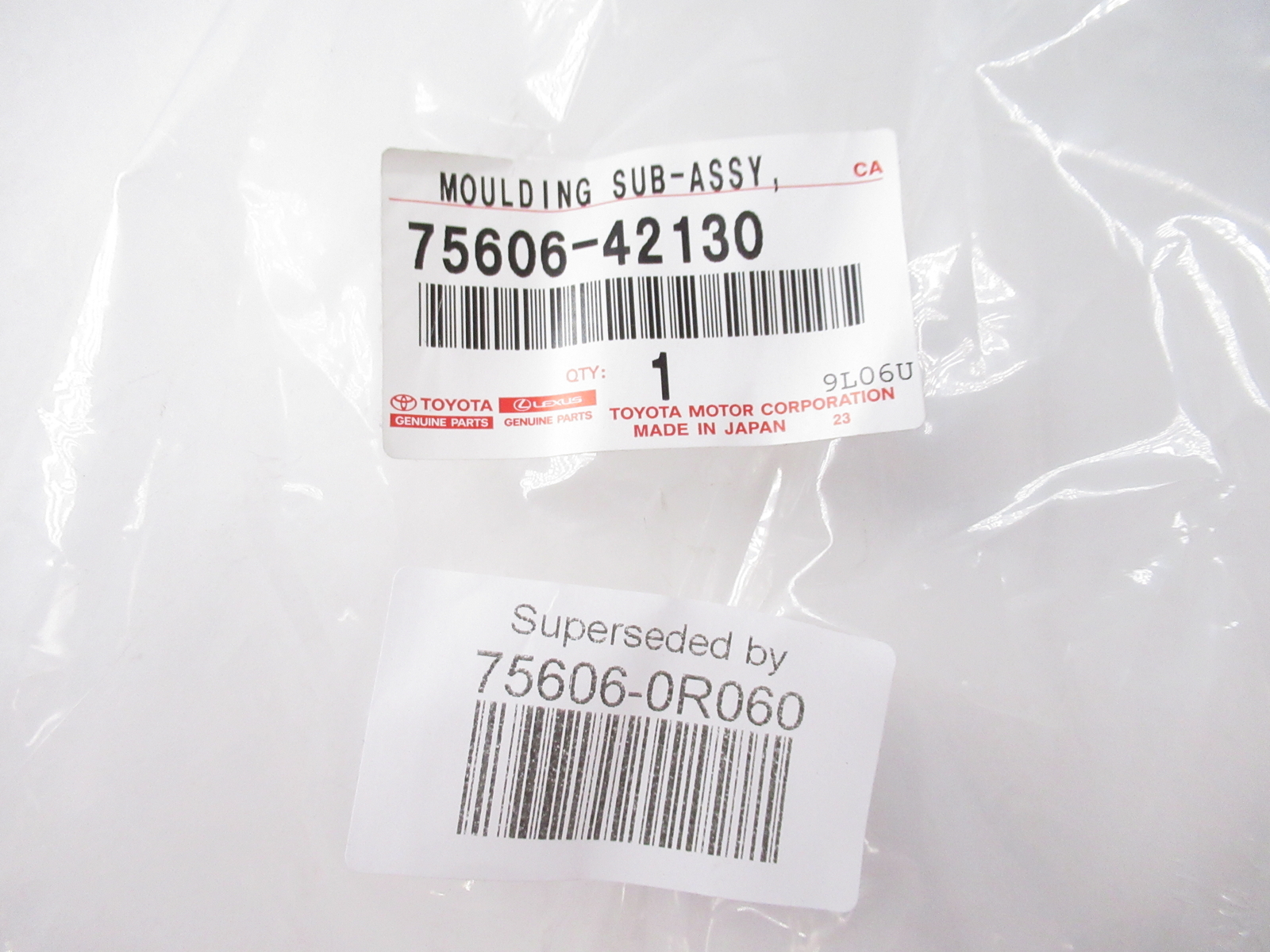 Genuine OEM Toyota 75606-0R060 Driver Rear Wheel Opening Molding 2016 ...