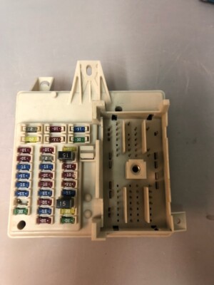 2010 Cadillac CTS Fuse Block Box Assembly with fuses / relays NEW OEM ...