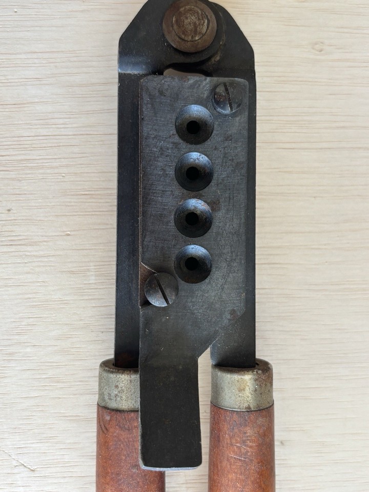 Lyman 358495 - 4 cavity 38 spcl caliber bullet mold Wad Cutter w ...