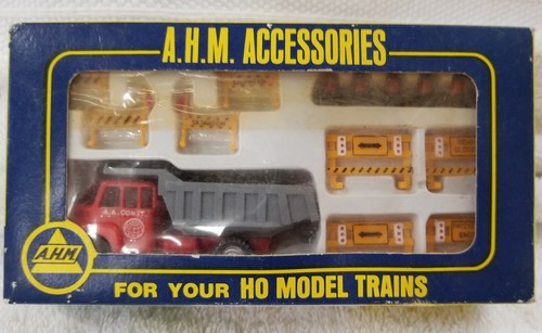 AHM HO TOY MODEL TRAIN CONSTRUCTION SET WITH DUMP TRUCK BARRIERS BOX ...
