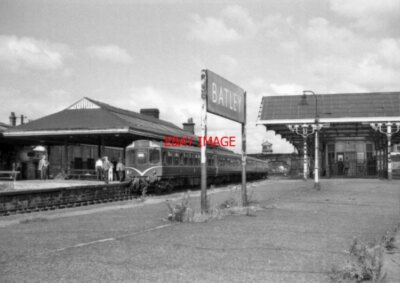 PHOTO RAILWAY STATION - BATLEY IN 1962 | eBay UK