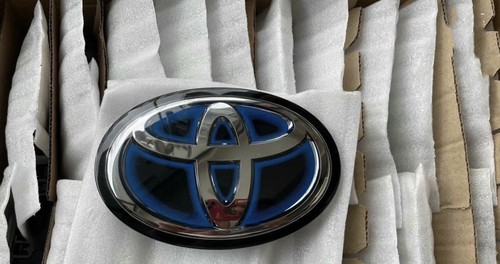 Toyota OEM Front Grille Emblem 53141-33140 for Camry, Avalon, RAV4 ...