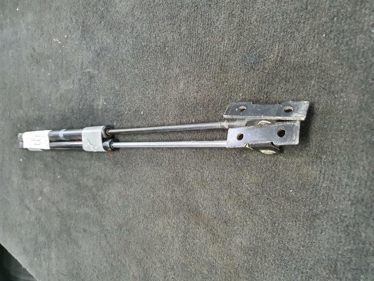 Holden Commodore 2002-2007 Bonnet Hinge/strut, VY1-VZ, 2005 | eBay
